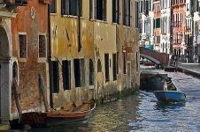 Video: Floating house leaves Venice Biennale with sinking feeling ...