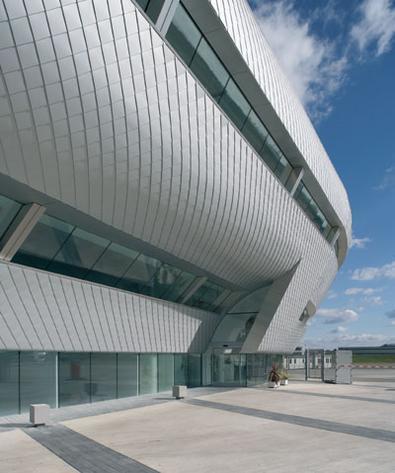 The technology and beauty of aircraft | Features | Building