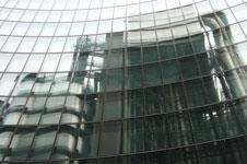 City workers cheat death from falling glass | News | Building
