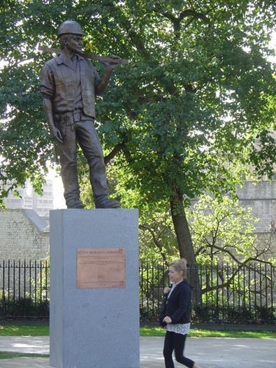 Construction workers' memorial unveiled in Tower Hill | News | Building
