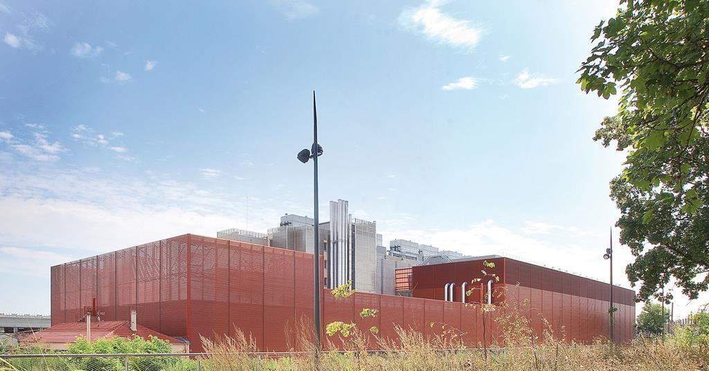 Ventilated aluminium wall cladding for data centres | Features | Building