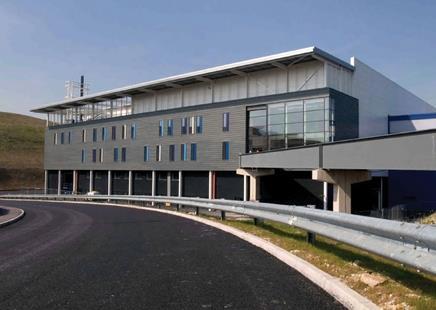 Isis neutron facility | Features | Building