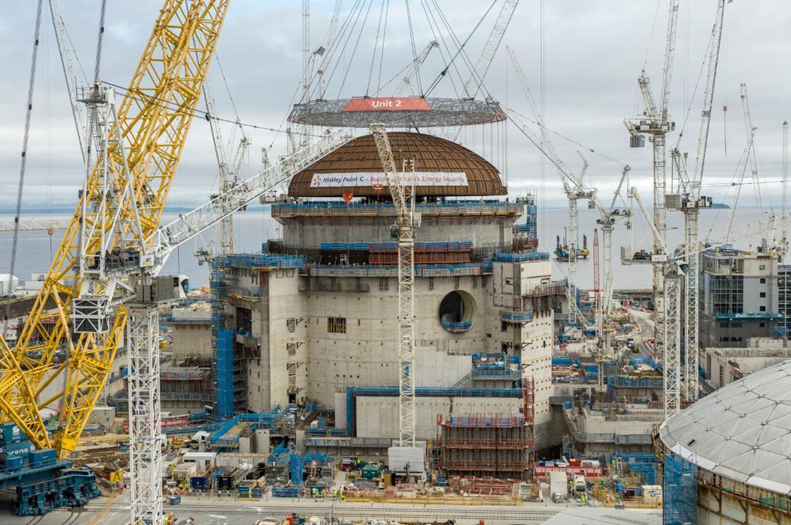 In pictures: Second nuclear reactor dome lifted into place at Hinkley ...