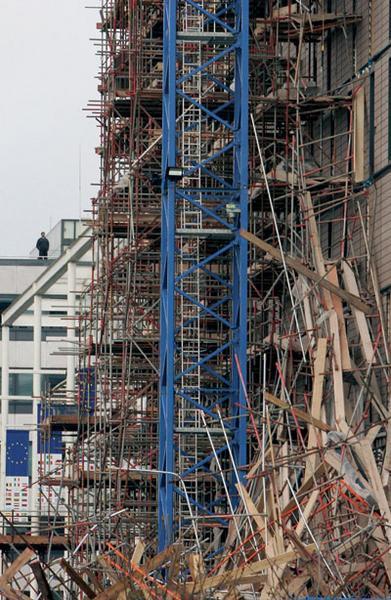 HSE on site for investigation into tragic scaffold collapse | News ...