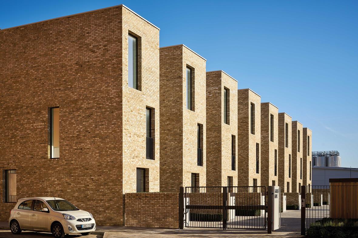 Projects: Back for good | Features | Building
