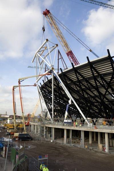 Video: First roof truss lifted onto 2012 Olympic stadium | News | Building